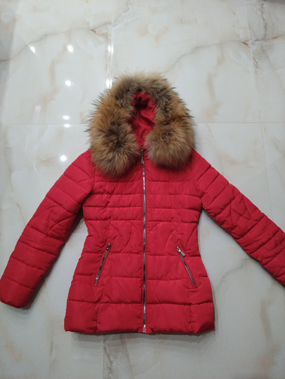 Crvena zimska jakna