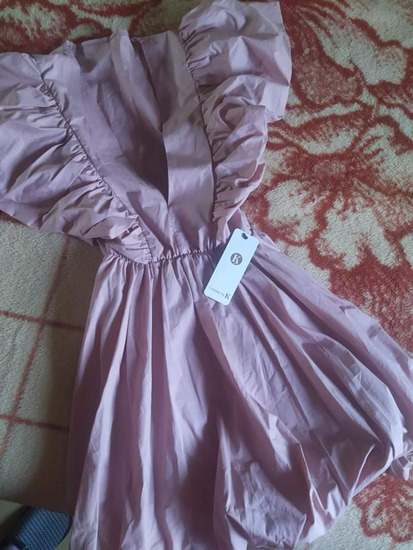 Roze haljinica sa etiketom *NOVO*