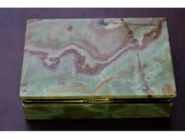 Kutija za nakit od poludragog kamena Oniks