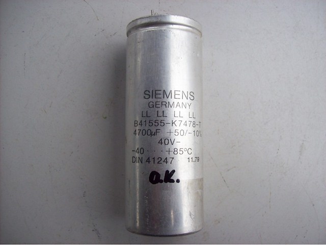 SIEMENS kondezator 4700 uF - 40 Volti Germany