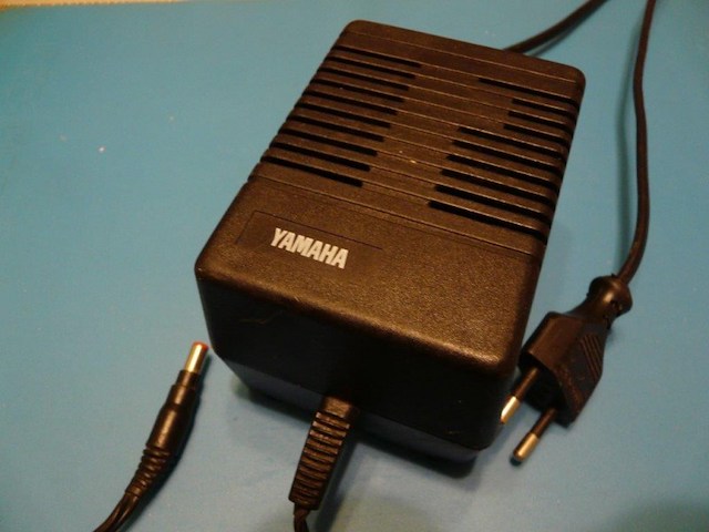 YAMAHA  PA-5  - strujni adapter 12V 2A