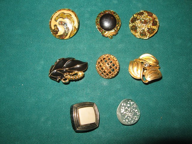 Stari ukrasni dugmici