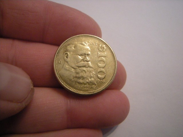 100 pesosa 1985 god. Mexico