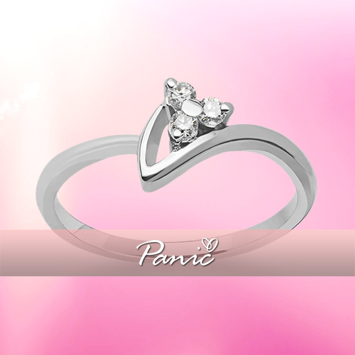 Nežan i romantičan verenički prsten od belog zlata sa tri brilijanta(0.09 ct VS-GH)