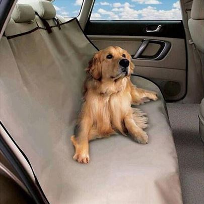 Zaštitna auto prostirka za pse u automobilu