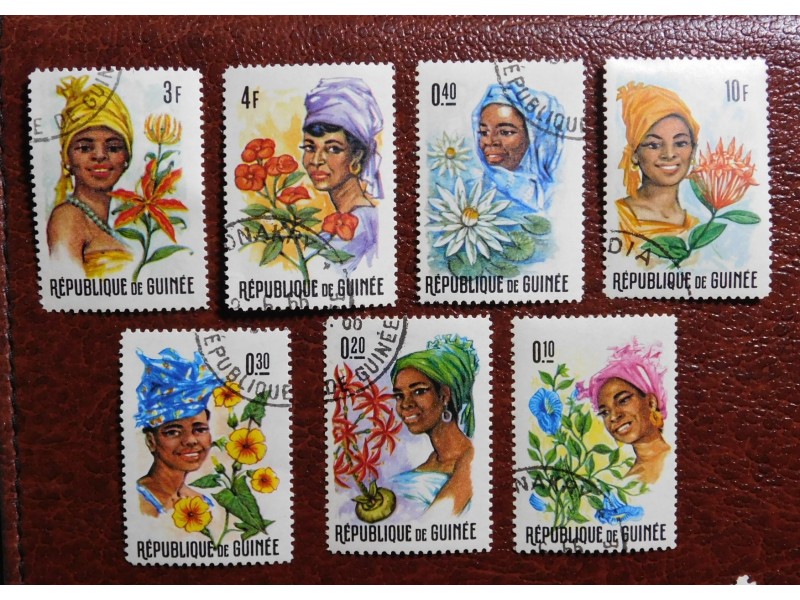 Lot - Republika Gvineja - Žene sa cvećem