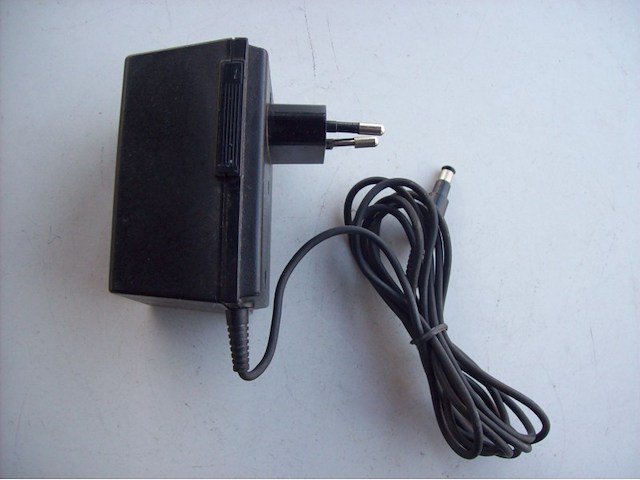 SANYO AC  adapter 9 v - 400mA (9A220E)