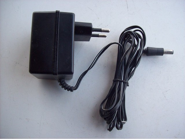 UHER  adapter 9 v - 0.5A (AV41-090-050T)