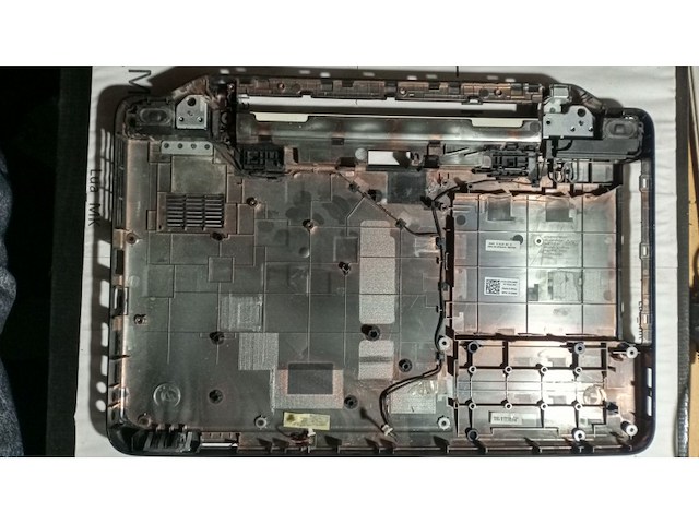 Dell INSPIRON M5040 Donji deo kucista