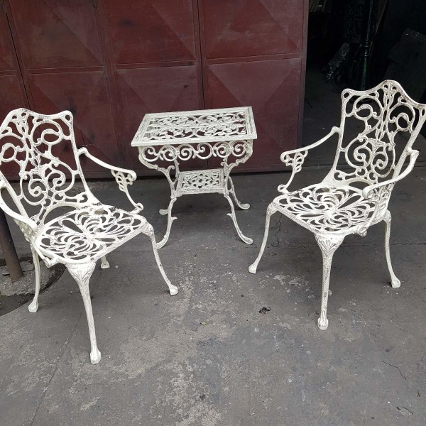 Garnitura “Barok” sa dve stolice