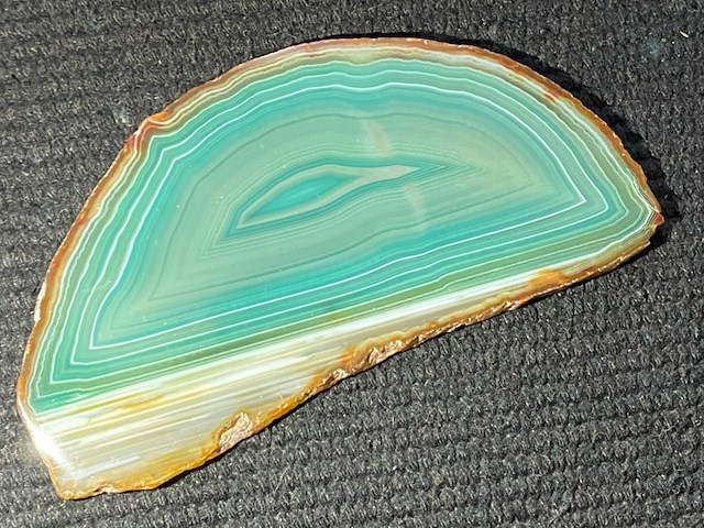 Geoda obrađeni pločasti ahat 12 cm