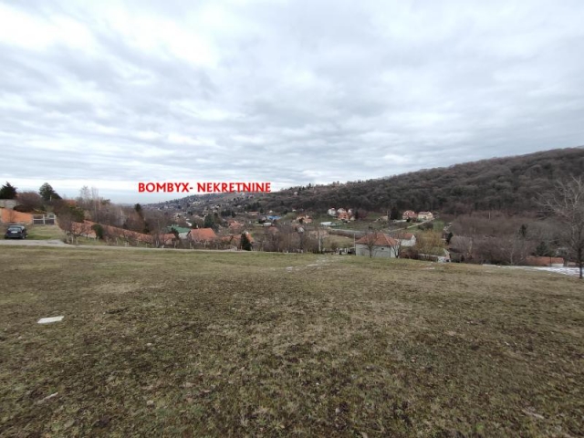 Građevinski plac 2640m Sr. Kamenica Paragovo-ispod Popovice top pogled