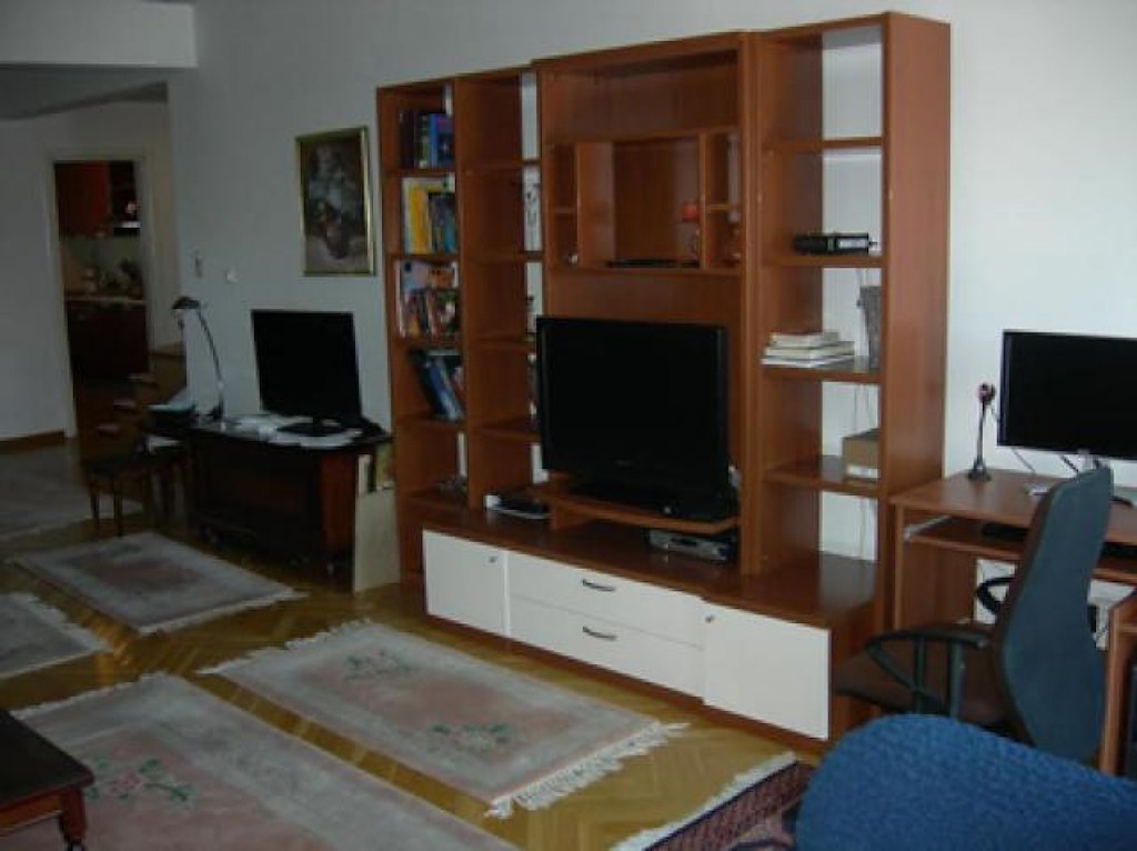 Izdavanje, Stan, 130m2 , Dedinje