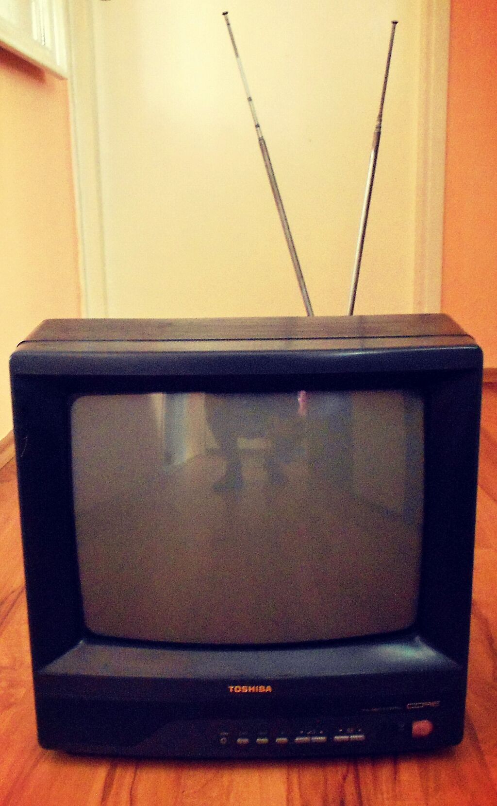 TV TOSHIBA 147R9E u boji veličina ekrana: 34 cm/14" dijagonala uz tv