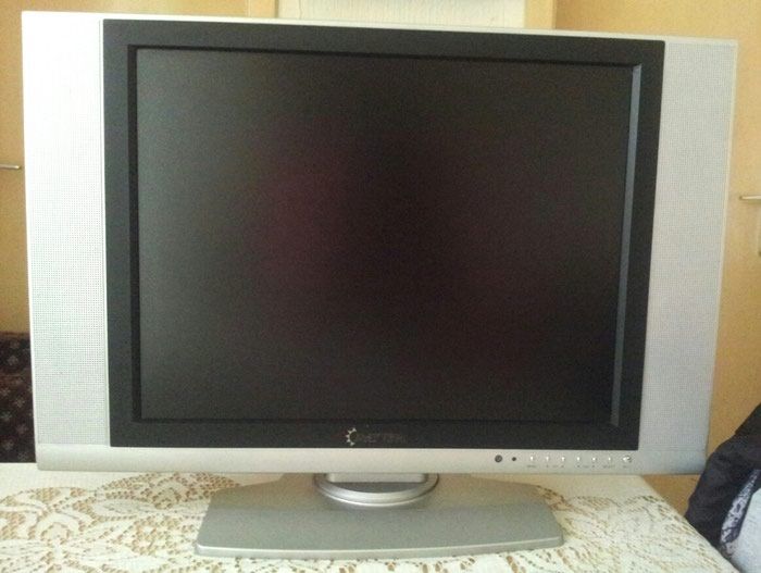 Televizor lcd Daytek 20 inch plus nosač Televizor Daytek lcd hd 20"