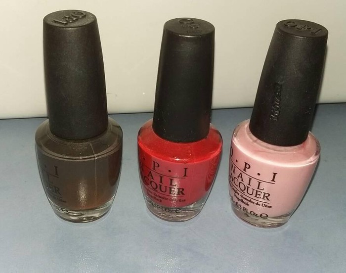 Opi lak za nokte. Oba za 700 din Crveni: blushingham palace NL 025