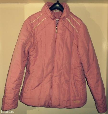 Zimska jakna očuvana perfektno bez ikakvih tragova korišćenja boja