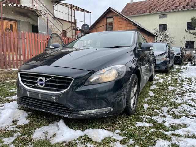 Volvo V40 Delovi