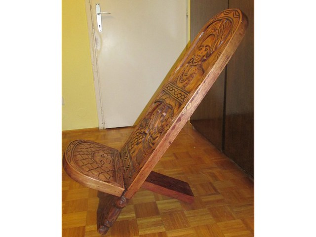 (N301.10) Drvena stolica