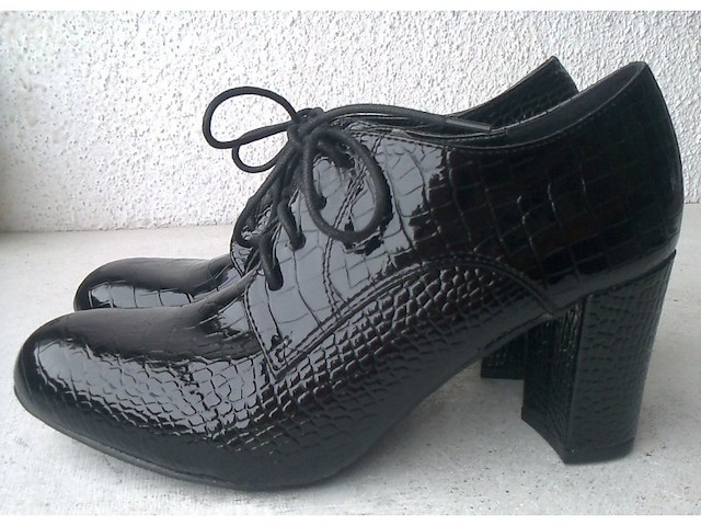 crne lakovane cipele 38 ili 38,5 BEOSHOES