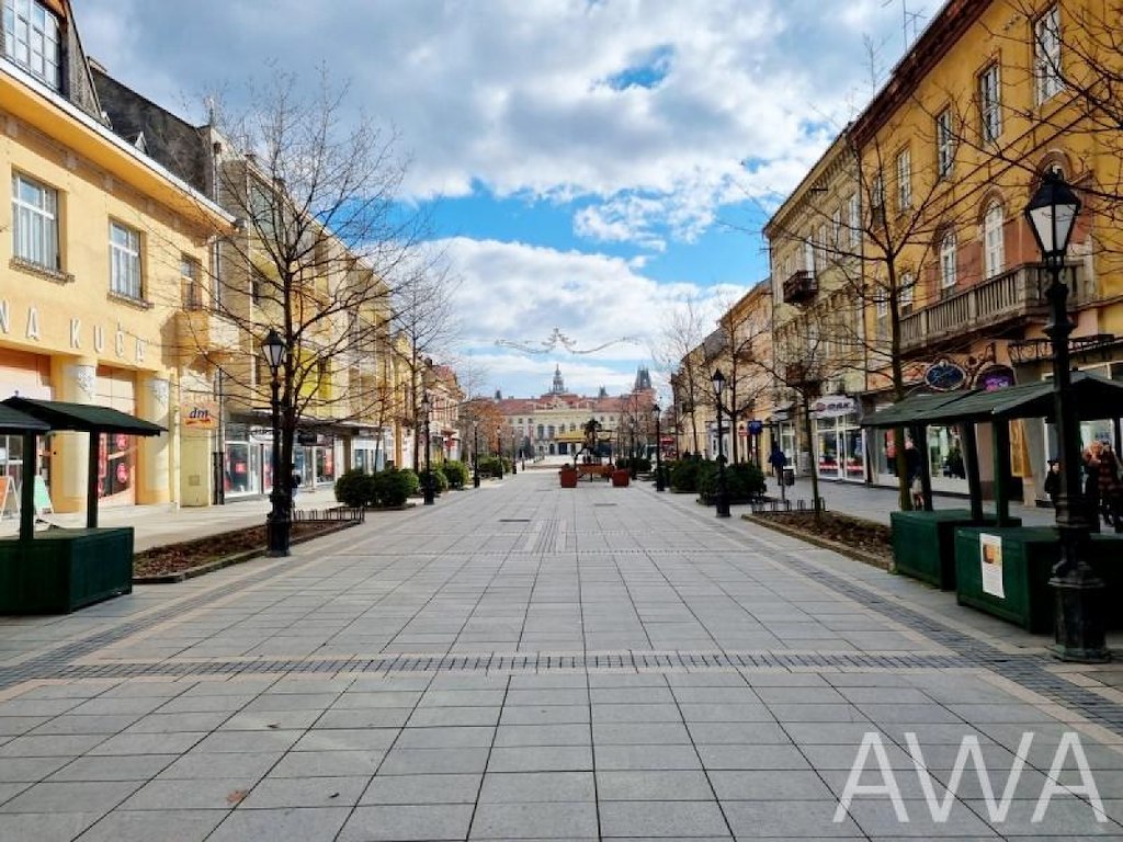 Pešačka zona, salonski stan 129m2 i dodatnih 30m2