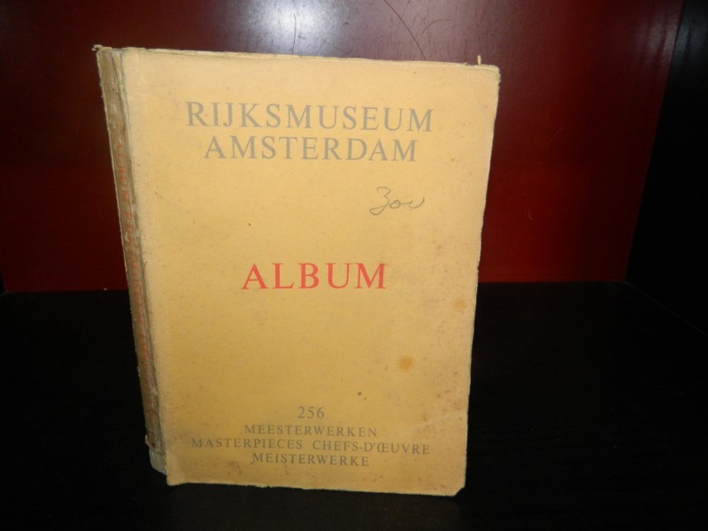 Album Rajksmuzeja u Amsterdamu VIŠEJEZIČNO