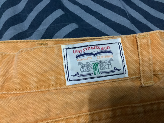 Original Levis narandzasta suknja