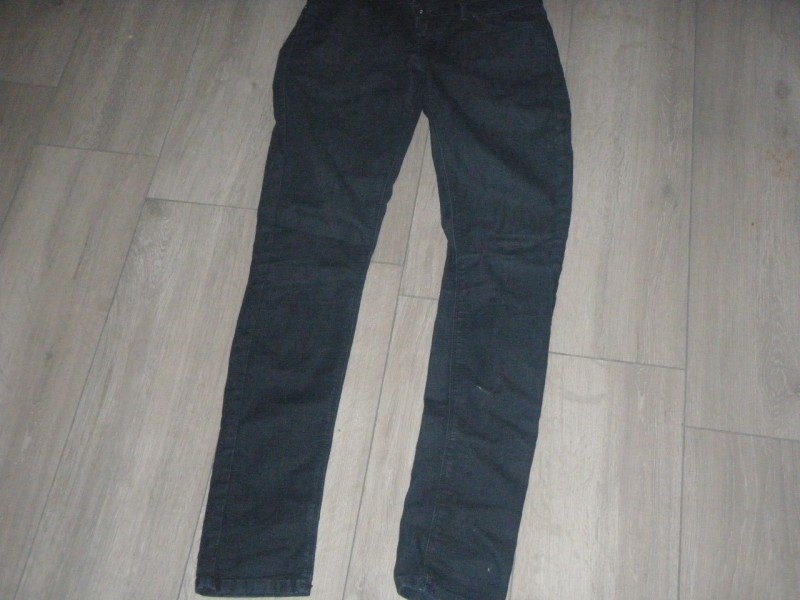 ZARA BASIC SAVRSENE SLIM FIT FARMERKE VEL 38 MEX 28