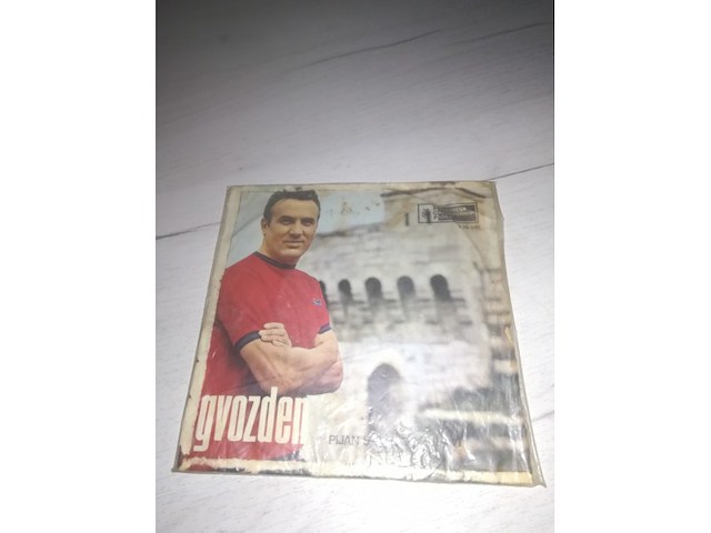 Gvozden Radičević - Pijan sa, od ljubavi