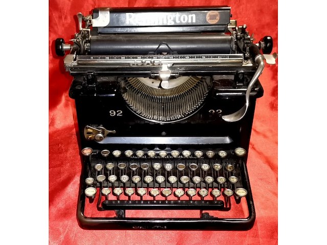 Stara pisaća mašina Remington