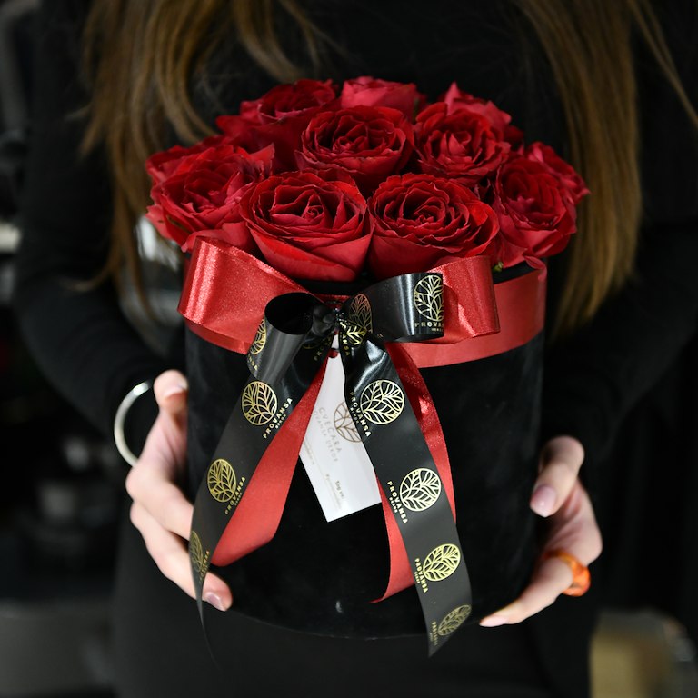 Ljubav u box-u crvenih ruža