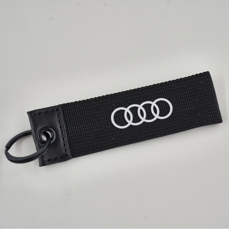 Audi crno sivi privezak - moderan privezak