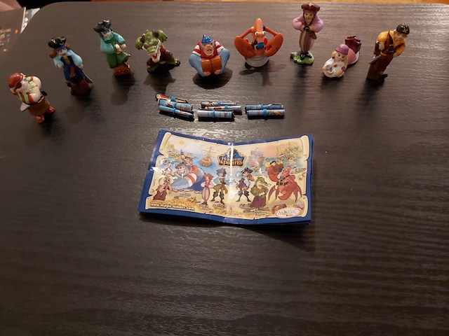 Monsters and Pirates Kinder figurice