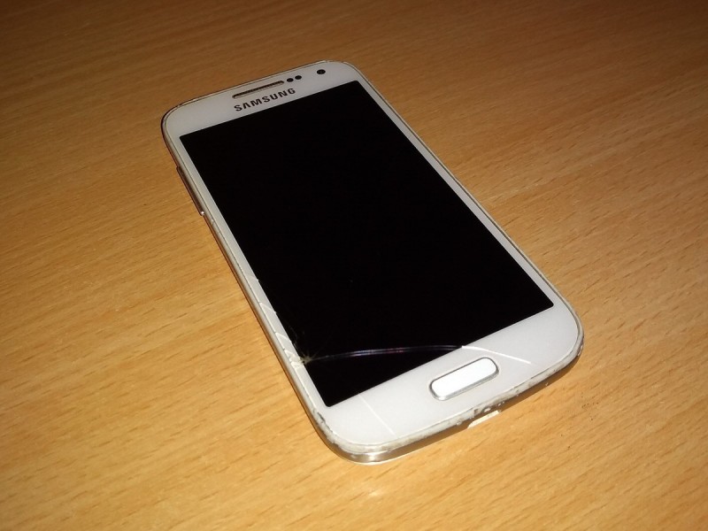 Samsung S4 mini - neispravan