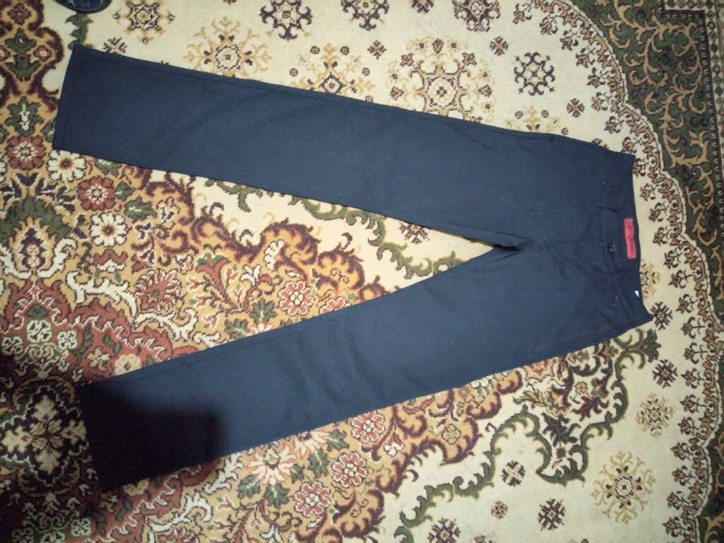 Pantalone bоја - Crna