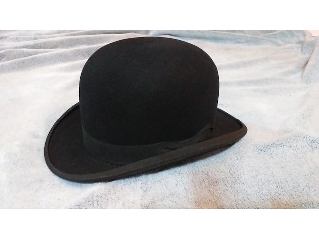 Stari džentlmenski šešir