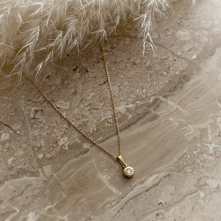 Elegantna ogrlica od žutog zlata dijamantom 0.10 ct Vs-Gh
