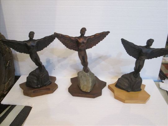 3 skulpture Ikara