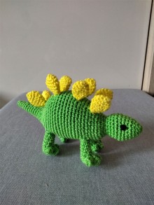 Amigurumi igračke dinosaurus stegosaurus