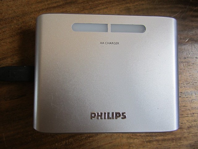 PHILIPS SCB5050NB - USB punjač baterija tipa AA
