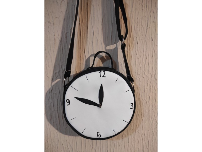 Nova torba u obliku sata