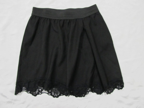 BSB COLLECTION crna čipkasta mini suknja vel. 40