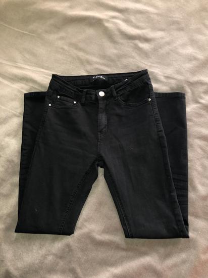 Crne pantalone