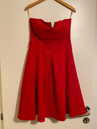 Crvena haljina za svecane prilike