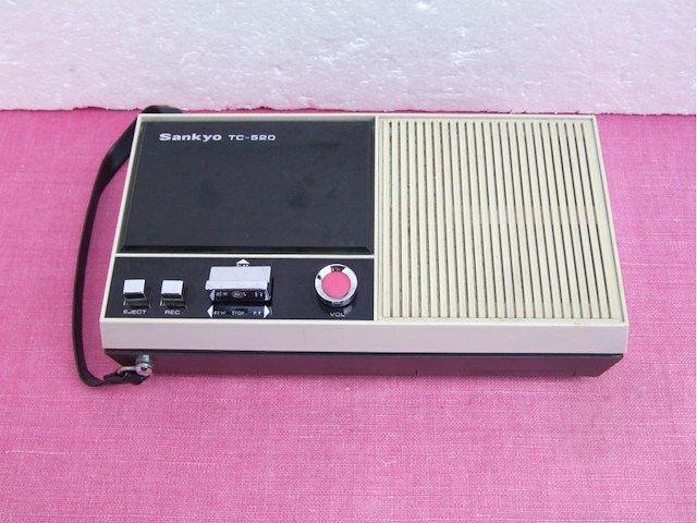Sankyo TC-520 prenosni kasetni uredjaj
