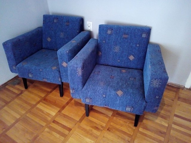 Dve restaurirane fotelje