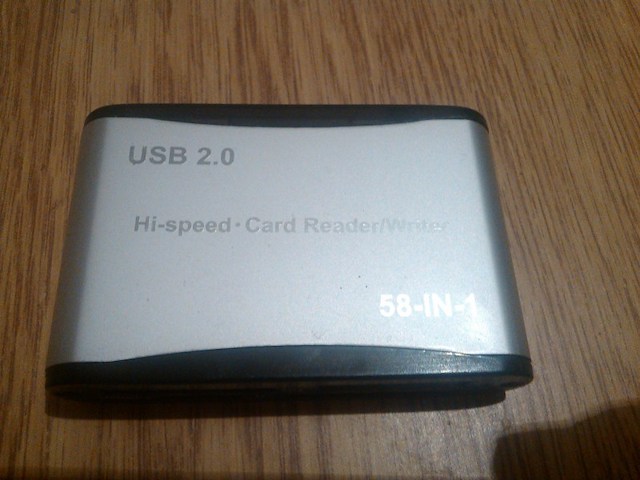Kompjuteri - USB card reader,citac kartica,neispravan