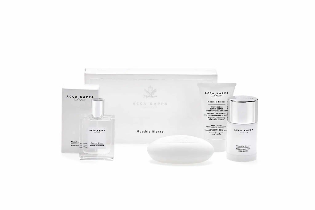 Acca Kappa Gift Set – White Moss – edc 50ml, Hand Cream 75ml, Vegetable Soap 100g, Deo Stick 75ml
Acca Kappa Gift Set – White Moss – edc 50ml, Hand Cream 75ml, Vegetable Soap 100g, Deo Stick 75ml...