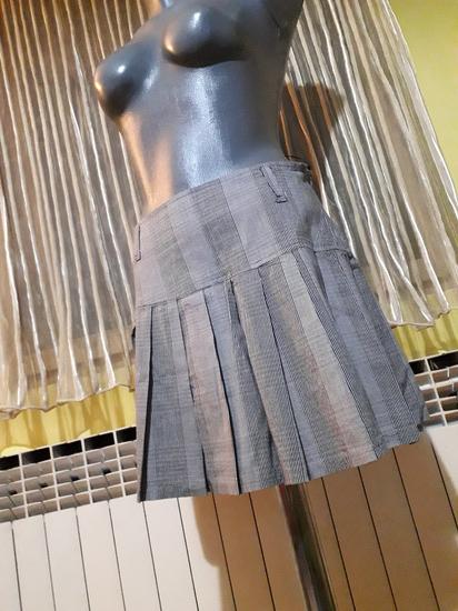 Siva mini suknja