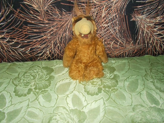 Alf Vanzemaljac  stara plisana igracka visine oko 23 cm